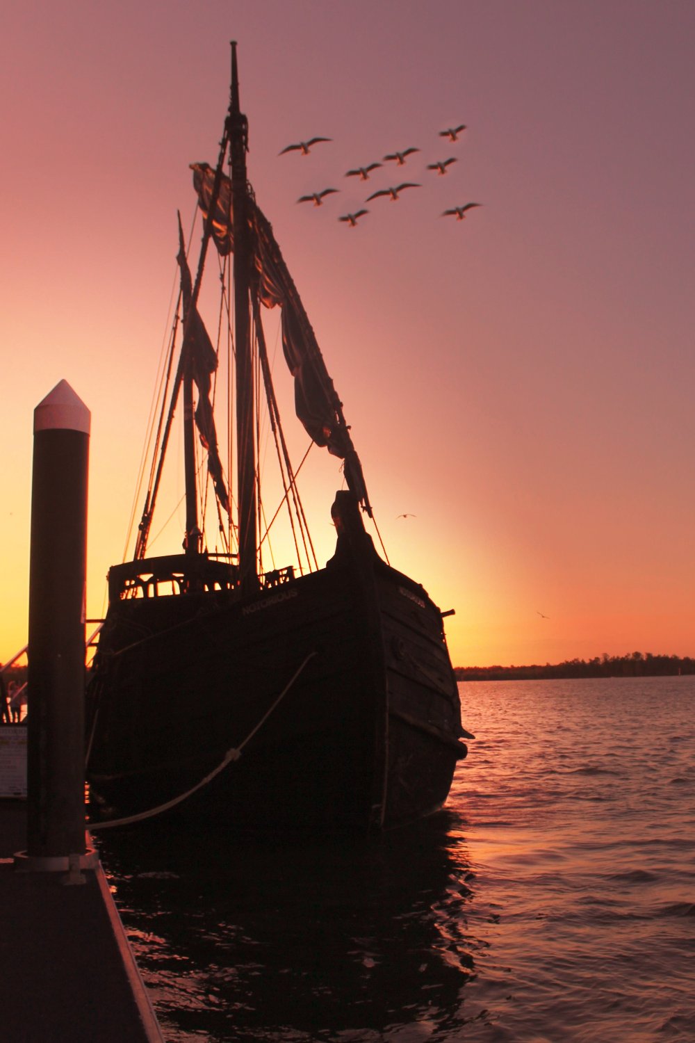 Solve 'Notorious' The Pirate Ship jigsaw puzzle online with 96 pieces