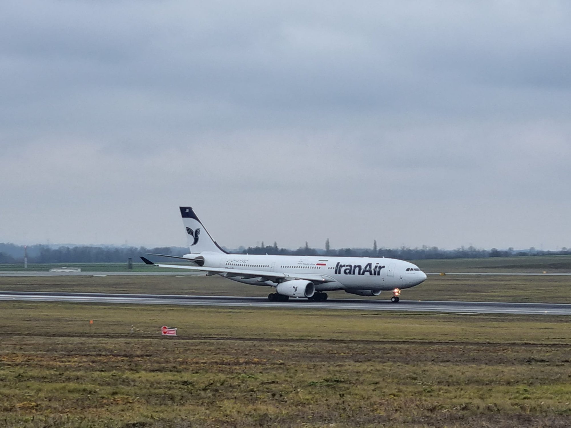 Solve Airbus A330-200 Iran Air jigsaw puzzle online with 88 pieces