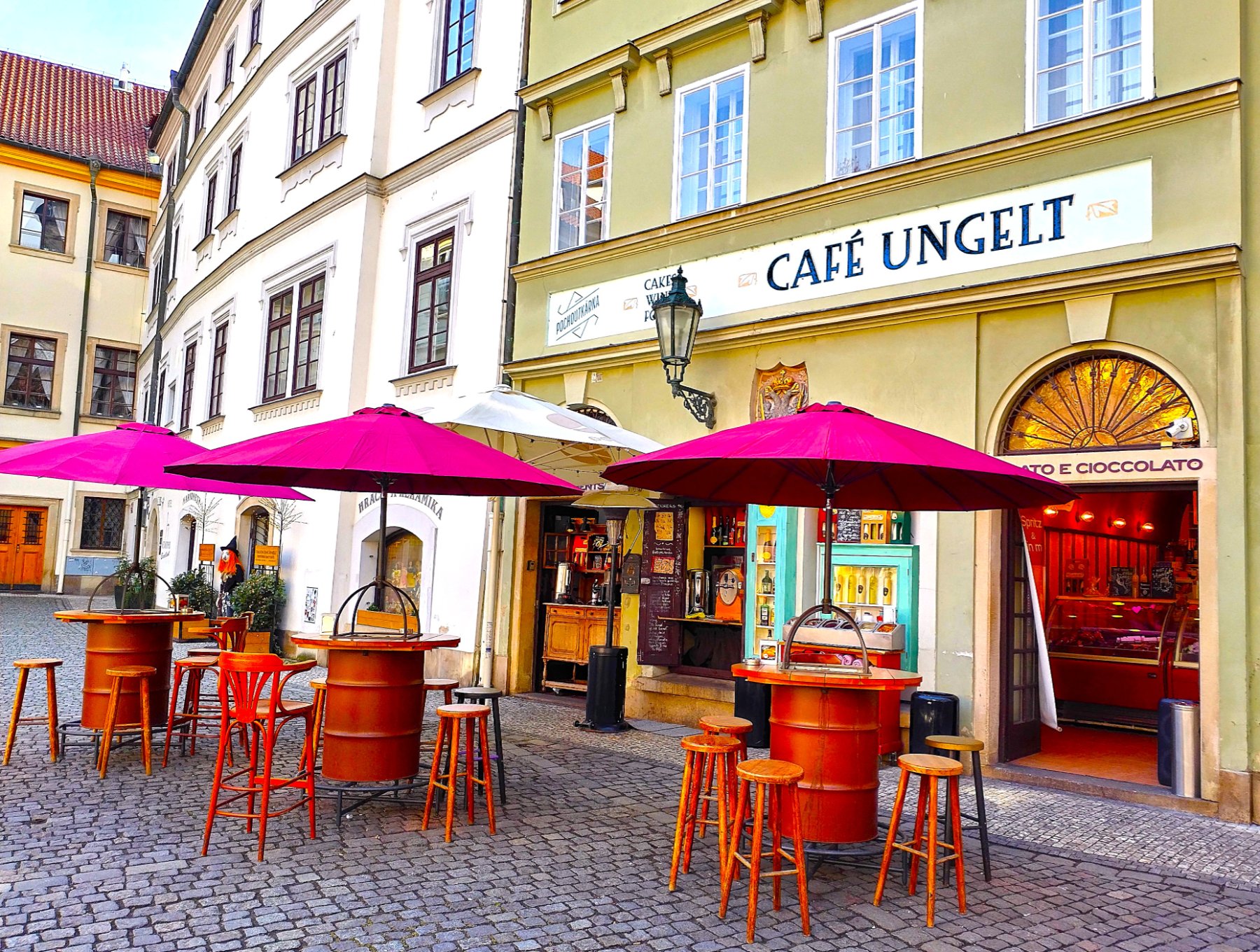 Solve Praha, Staré Město 17 jigsaw puzzle online with 63 pieces
