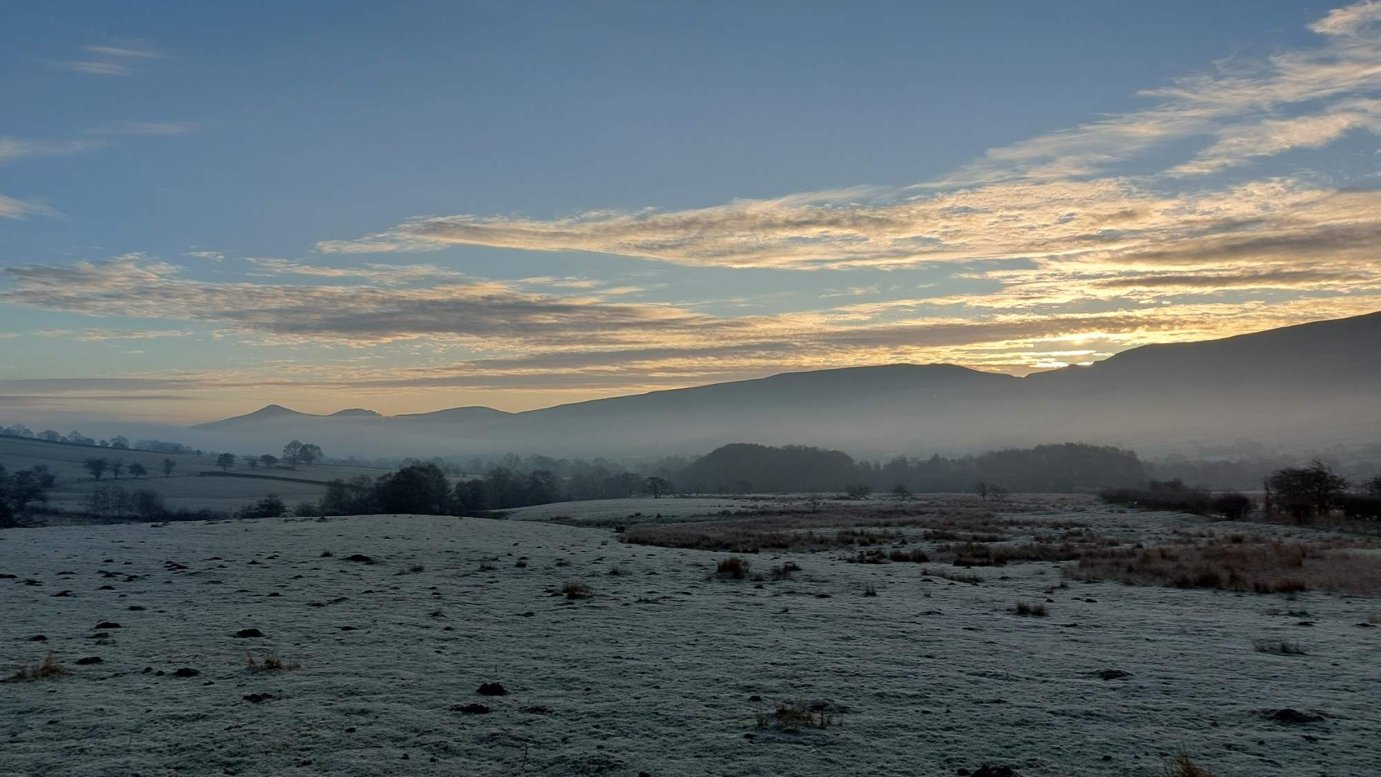 Solve Winter mist below the Great Ridge jigsaw puzzle online with 170 ...