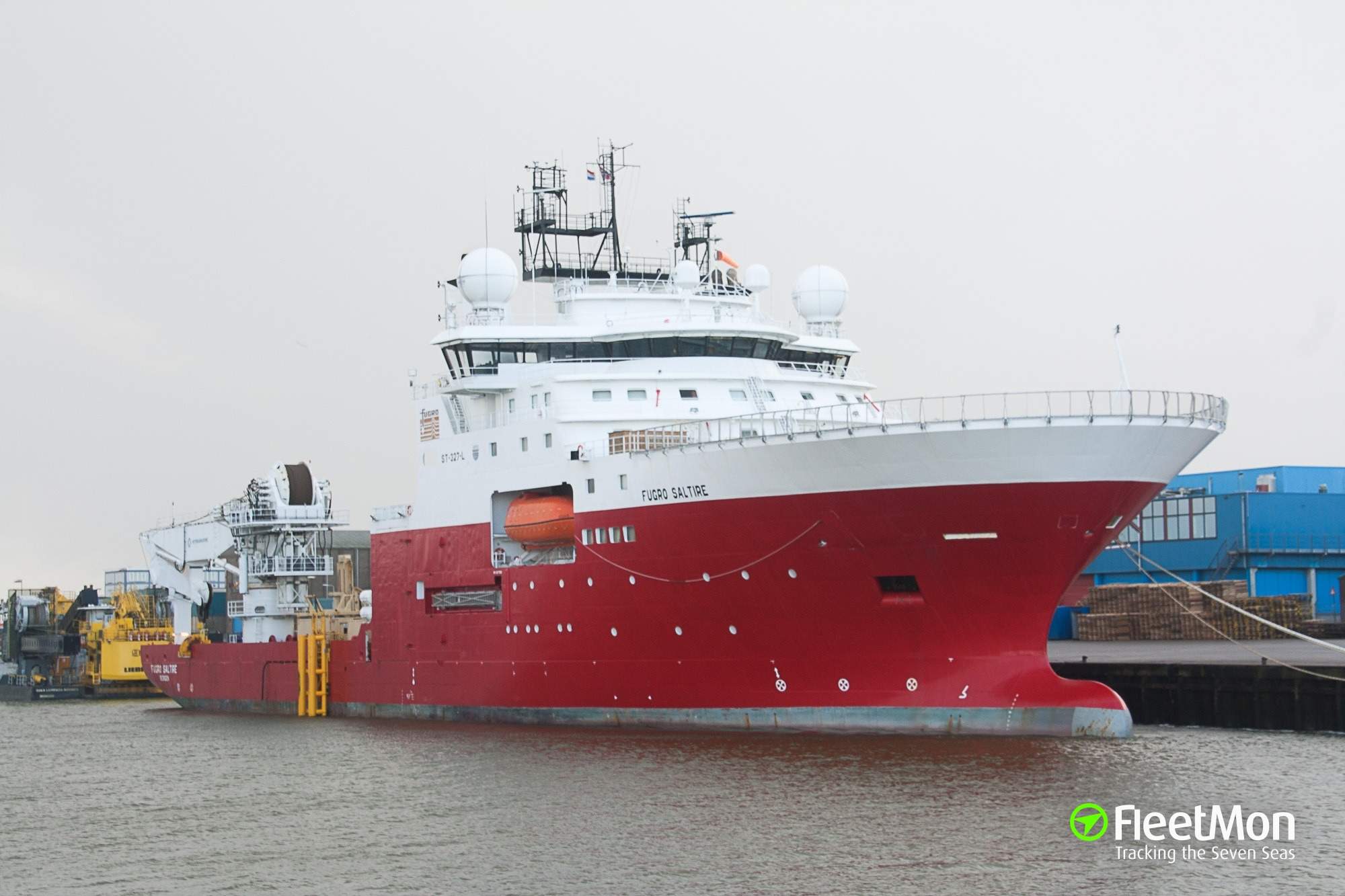 Solve schip jigsaw puzzle online with 600 pieces