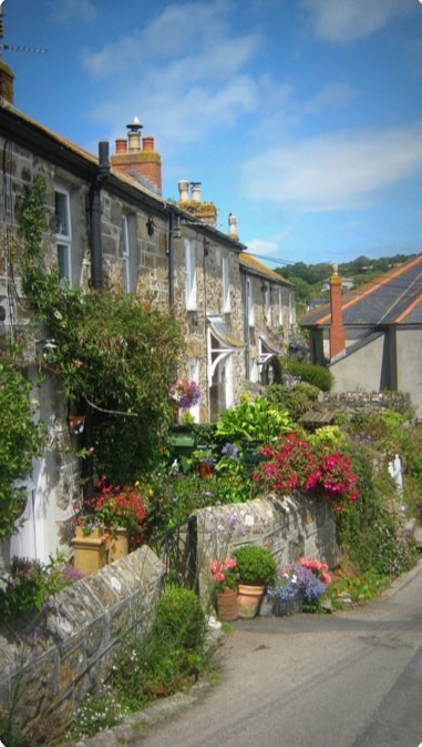 Solve Mousehole, Cornwall, UK jigsaw puzzle online with 66 pieces