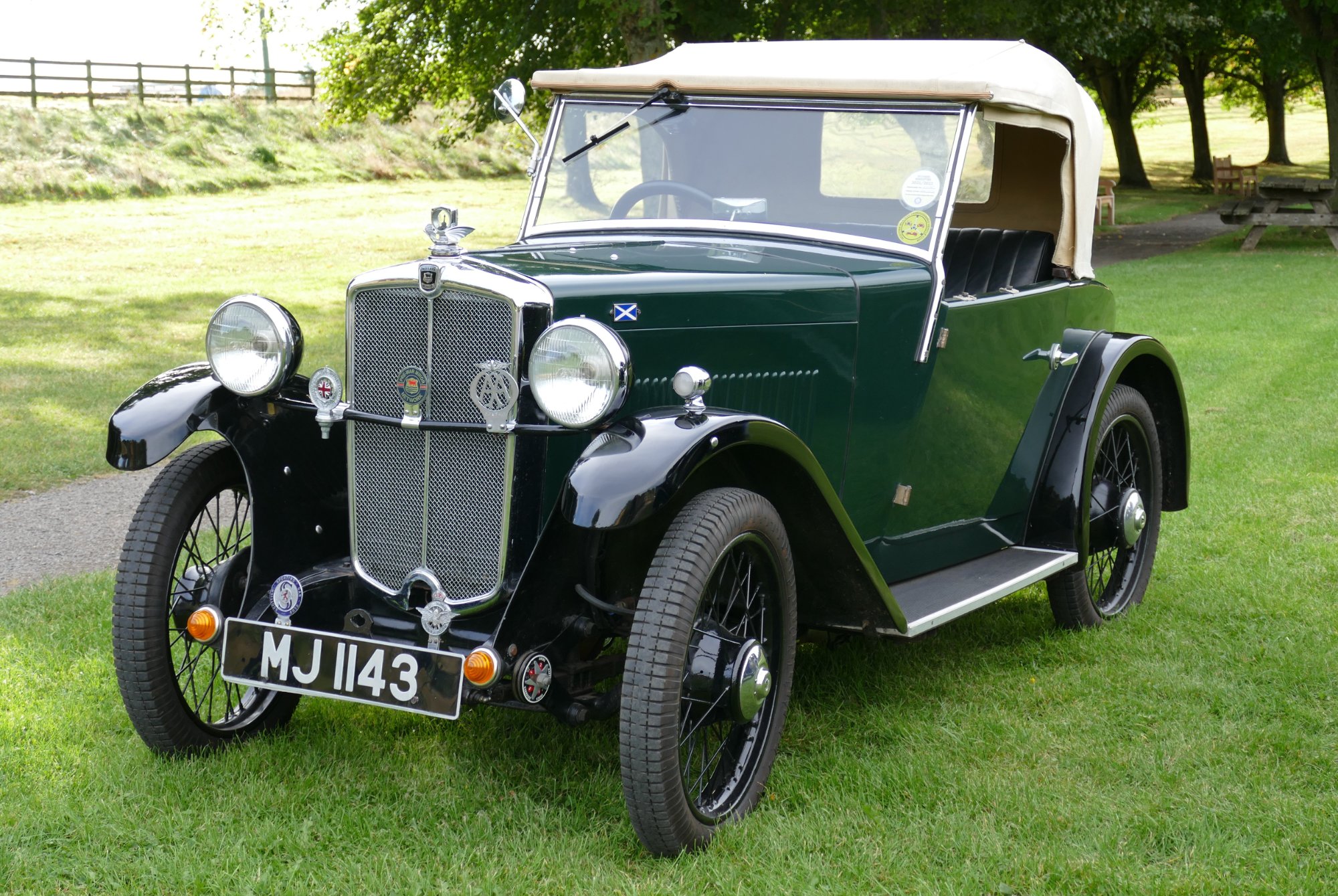 Solve 1932 Morris Minor Tourer jigsaw puzzle online with 294 pieces