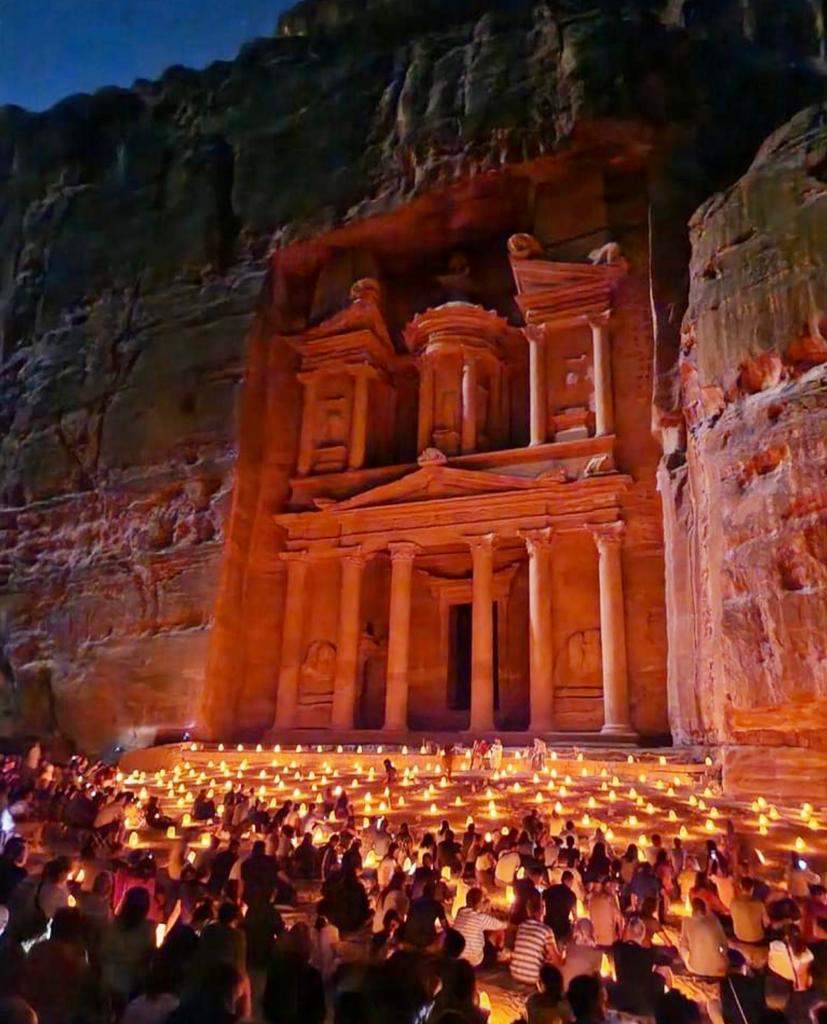 Solve Petra by night jigsaw puzzle online with 130 pieces