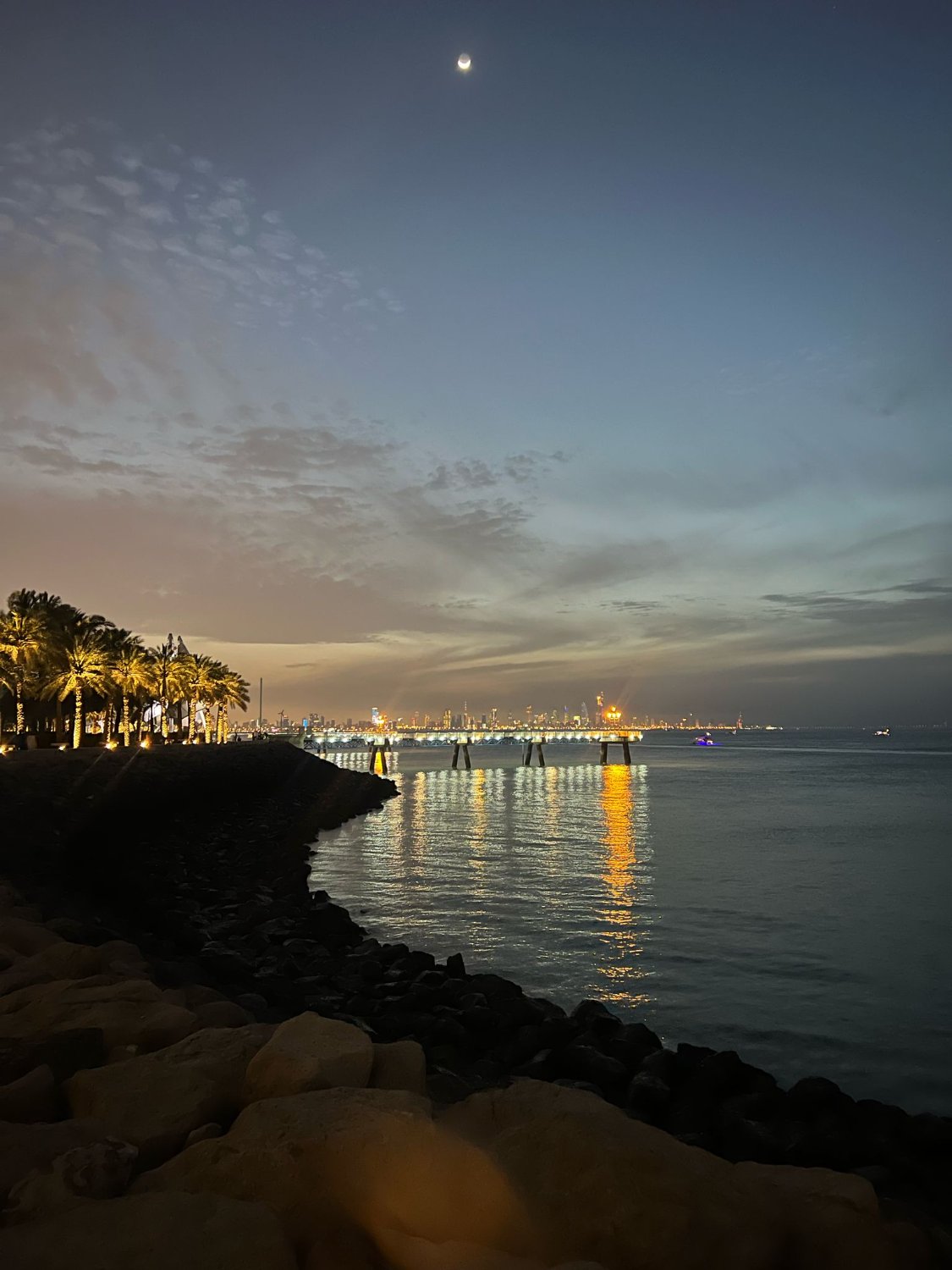 Solve Kuwait beach side view jigsaw puzzle online with 594 pieces