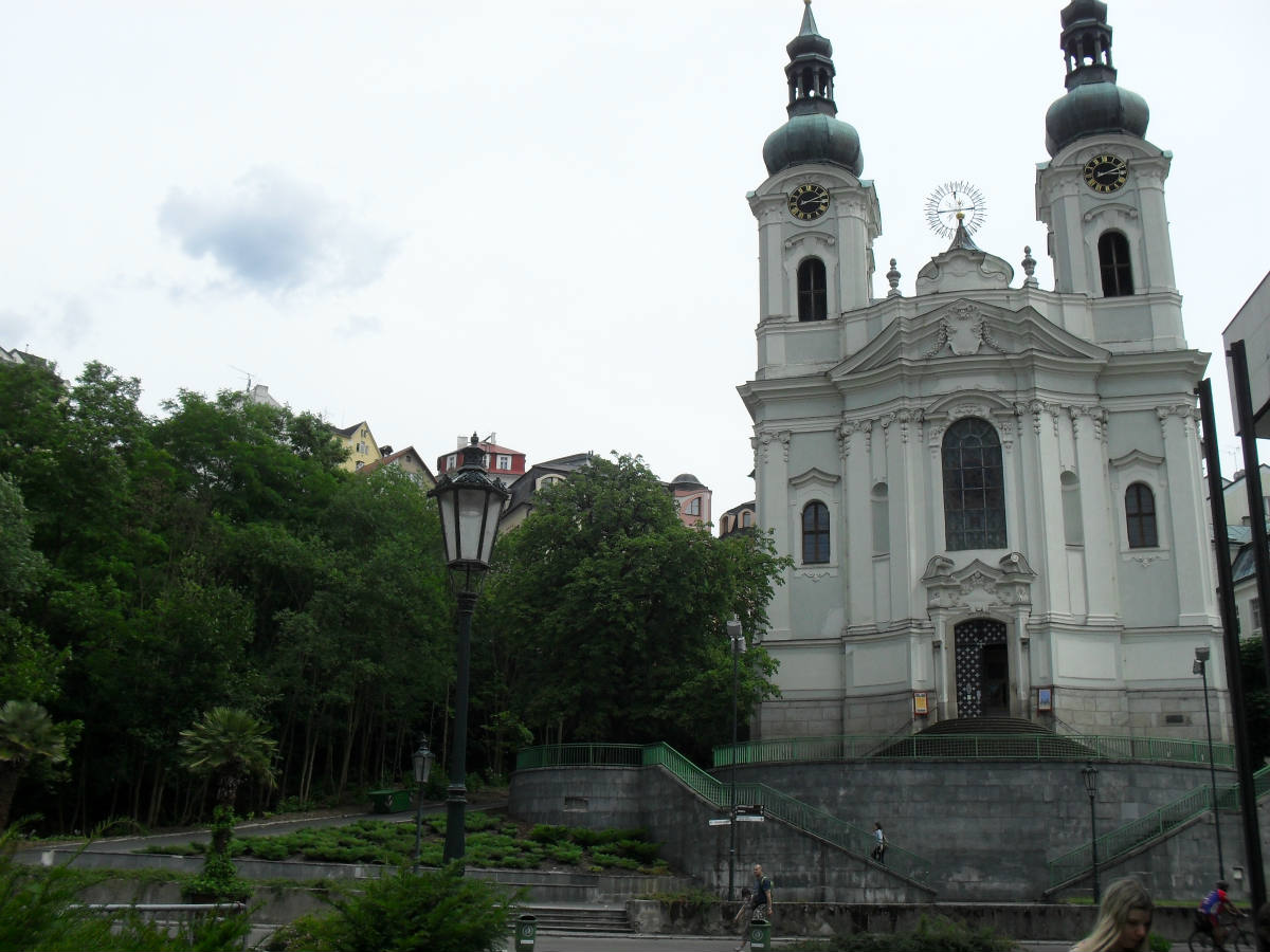 Solve Karlovy Vary kostel Máří Magdaleny jigsaw puzzle online with 108 ...