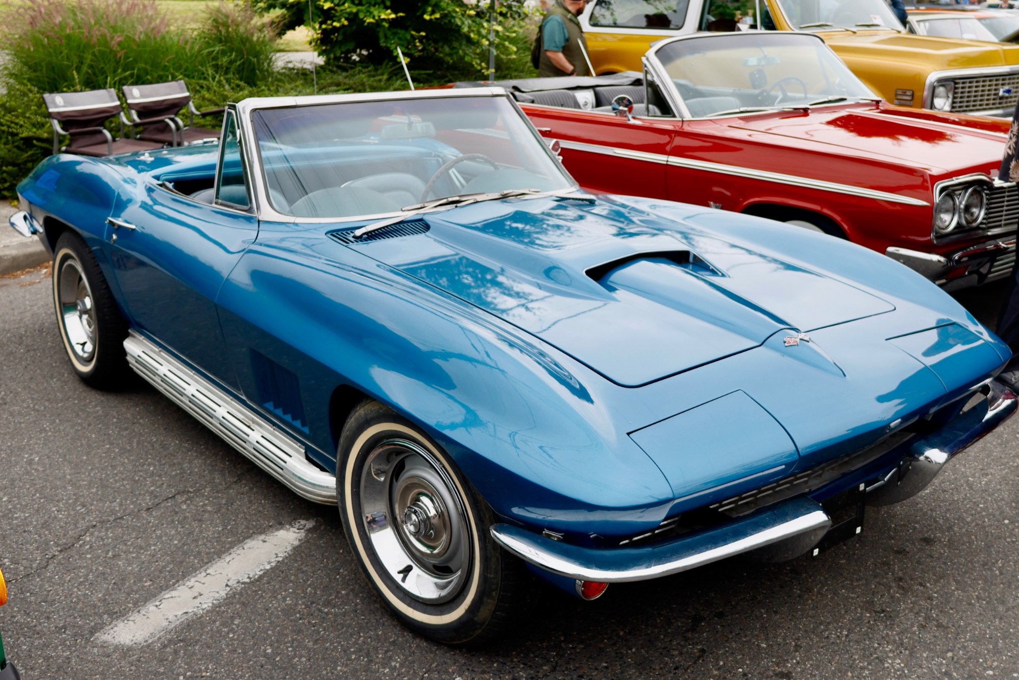 Solve Blue Corvette Stingray jigsaw puzzle online with 77 pieces