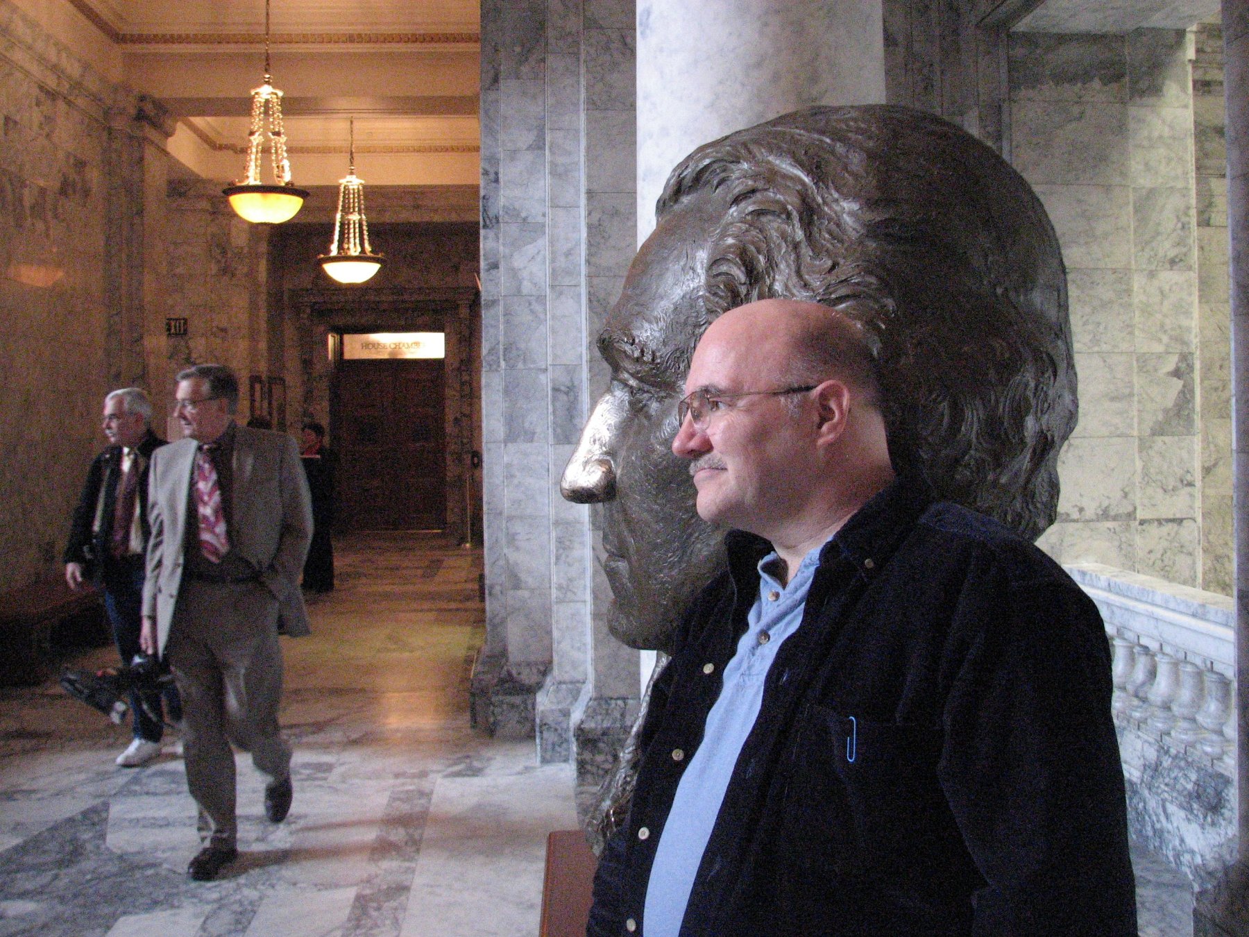 Solve My broyher-in-law next to the general. jigsaw puzzle online with ...