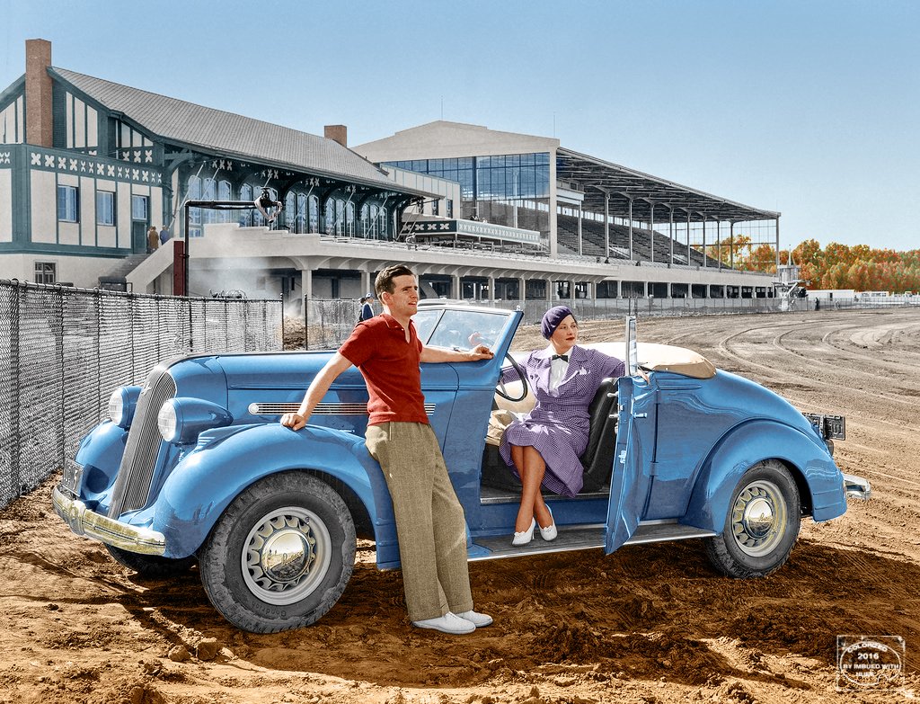Solve 1935 Pontiac jigsaw puzzle online with 88 pieces