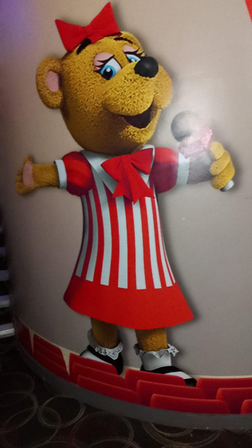 Solve Mrs Bear jigsaw puzzle online with 170 pieces