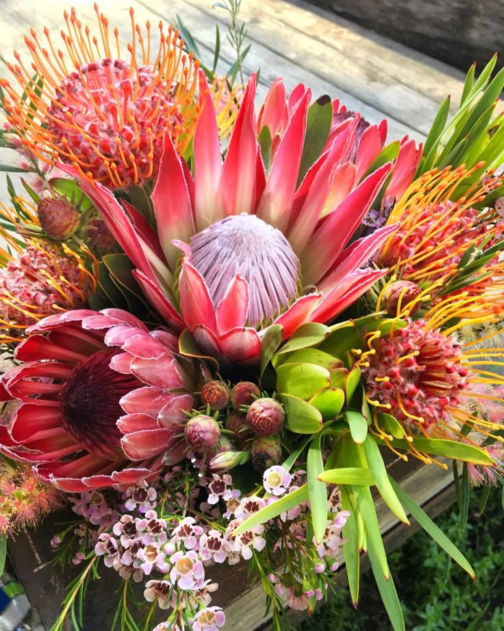 Solve Happiness is....King Protea Arrangement. jigsaw puzzle online ...