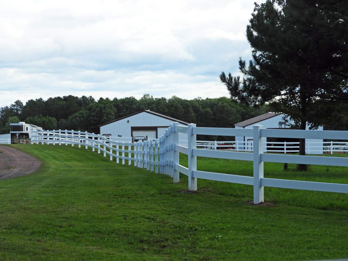 Solve Horse ranch jigsaw puzzle online with 20 pieces