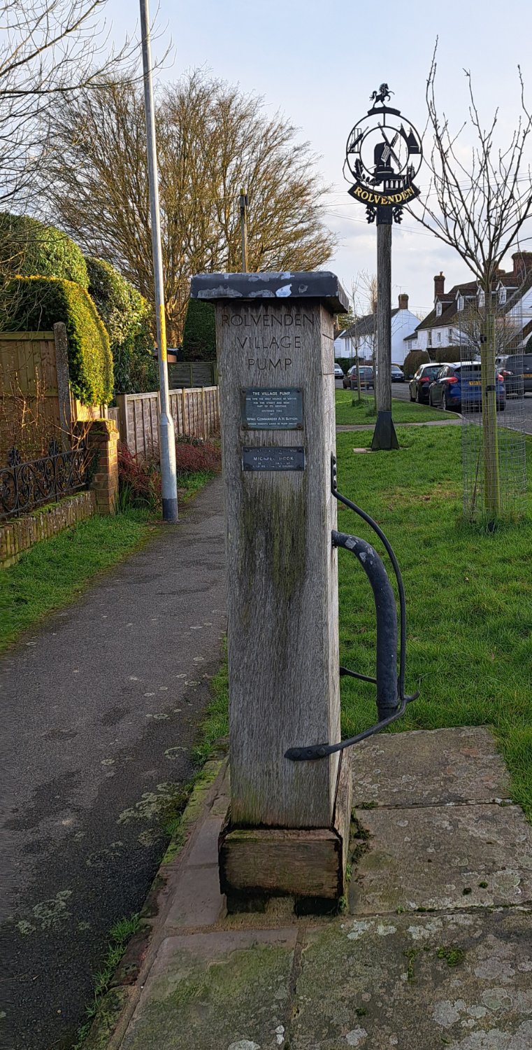 Solve The village pump, Rolvenden jigsaw puzzle online with 72 pieces