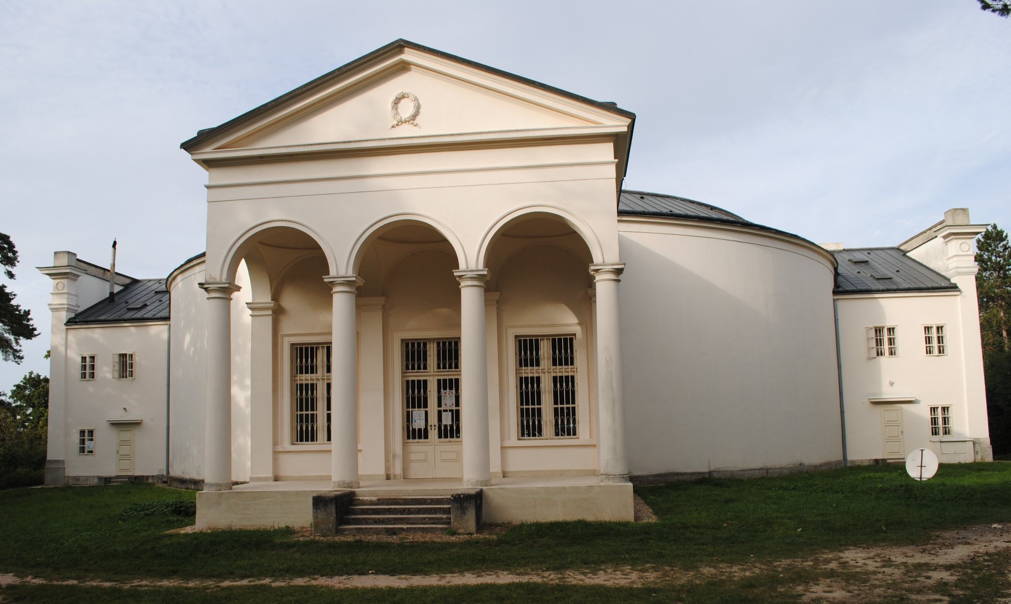 Solve zámeček u tří Grácií jigsaw puzzle online with 60 pieces