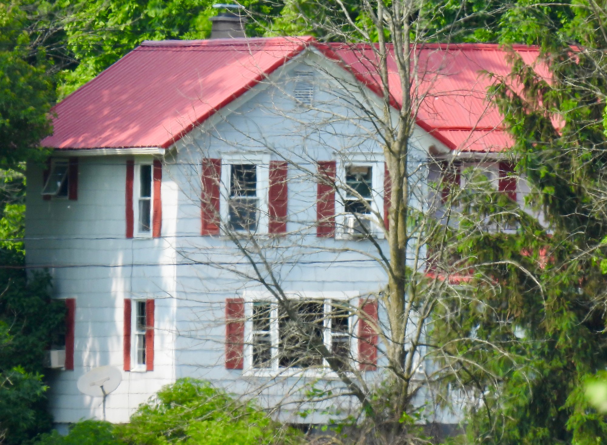 Solve house from a distance jigsaw puzzle online with 300 pieces