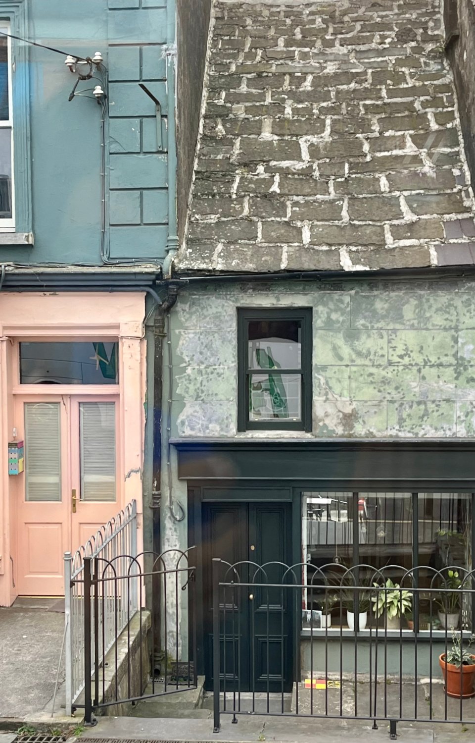 Solve a thin one jigsaw puzzle online with 308 pieces