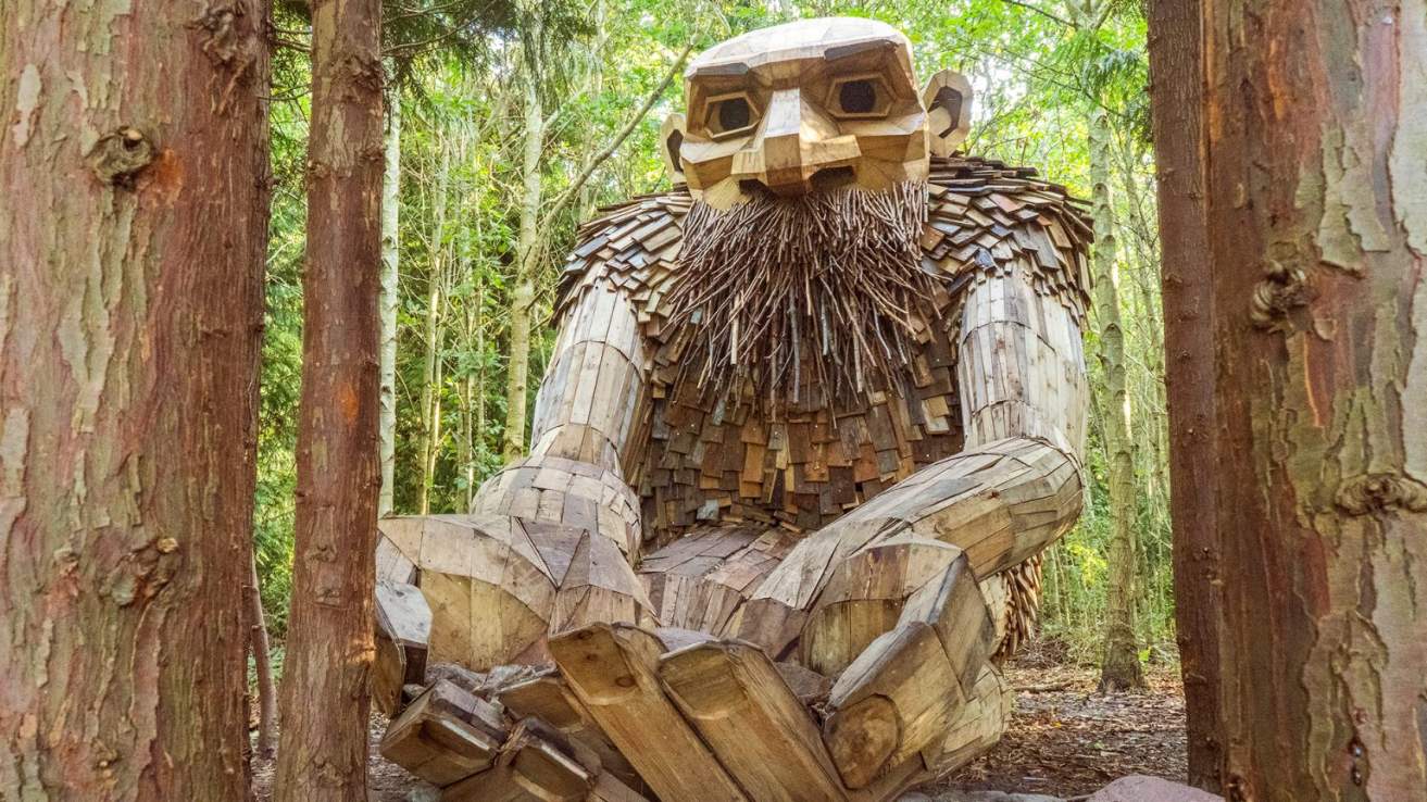 Solve Troll in Denmark :-) jigsaw puzzle online with 18 pieces