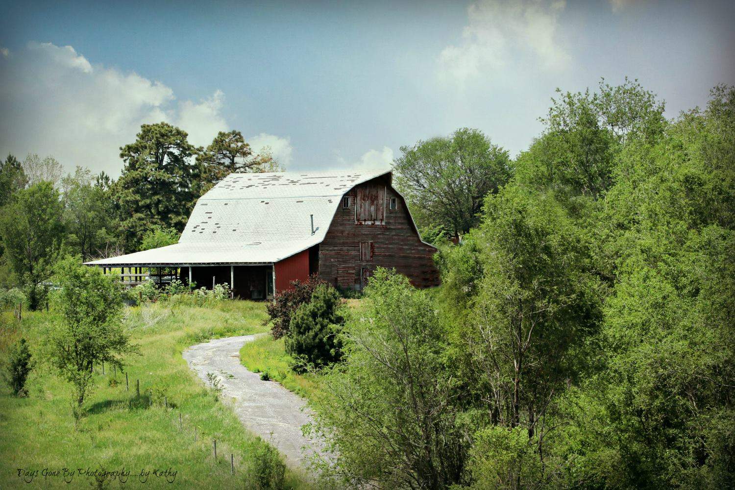 Solve Summer barn jigsaw puzzle online with 126 pieces