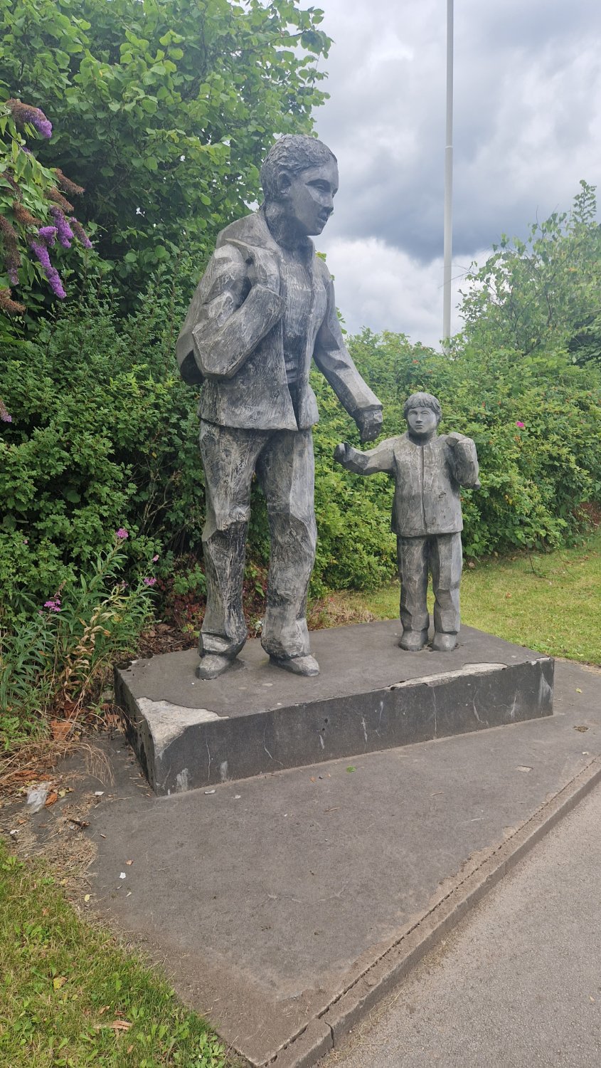 Solve Lord Sheldon Way Sculpture - Mother and Child jigsaw puzzle ...