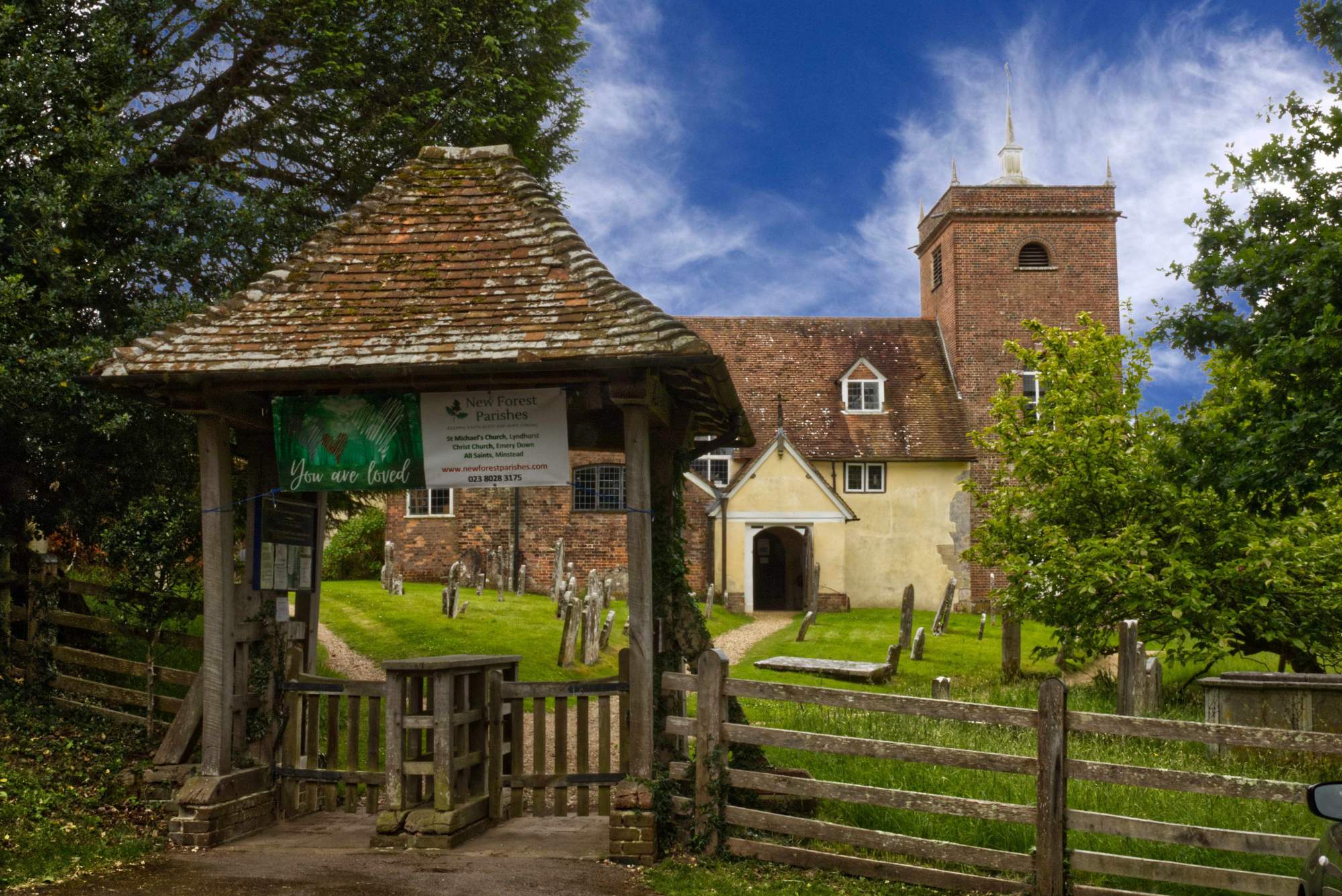 Solve Minstead Church jigsaw puzzle online with 345 pieces