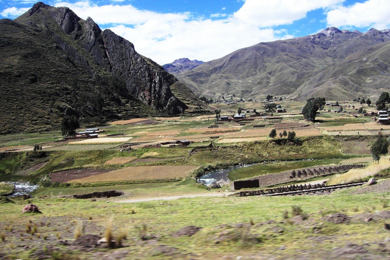 Solve Between Puno & Cusco, Peru jigsaw puzzle online with 150 pieces