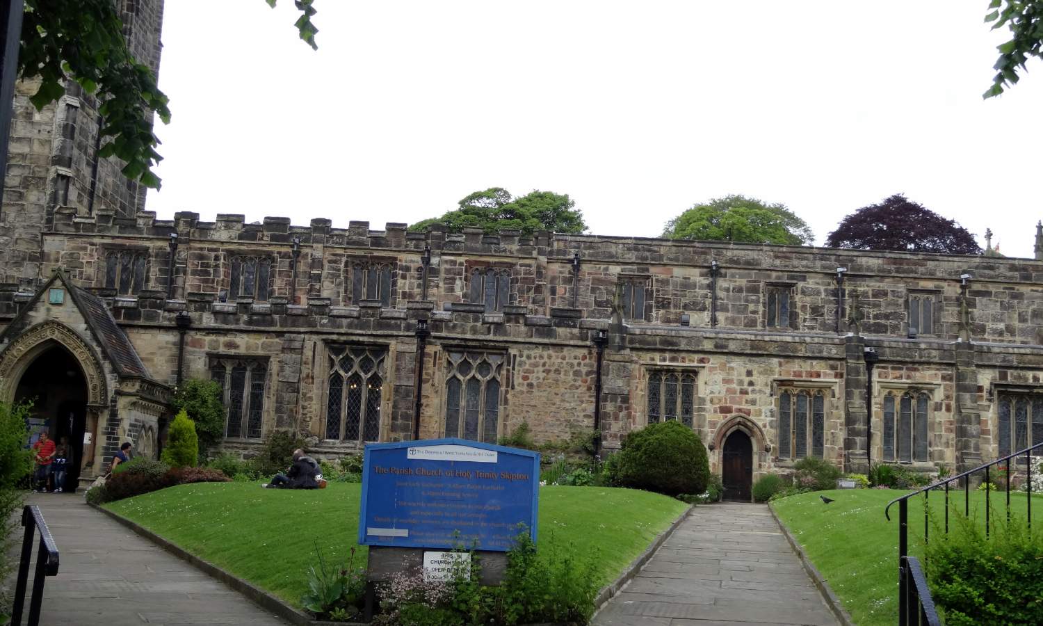 Solve Holy Trinity Parish Church, Skipton (4) jigsaw puzzle online with ...