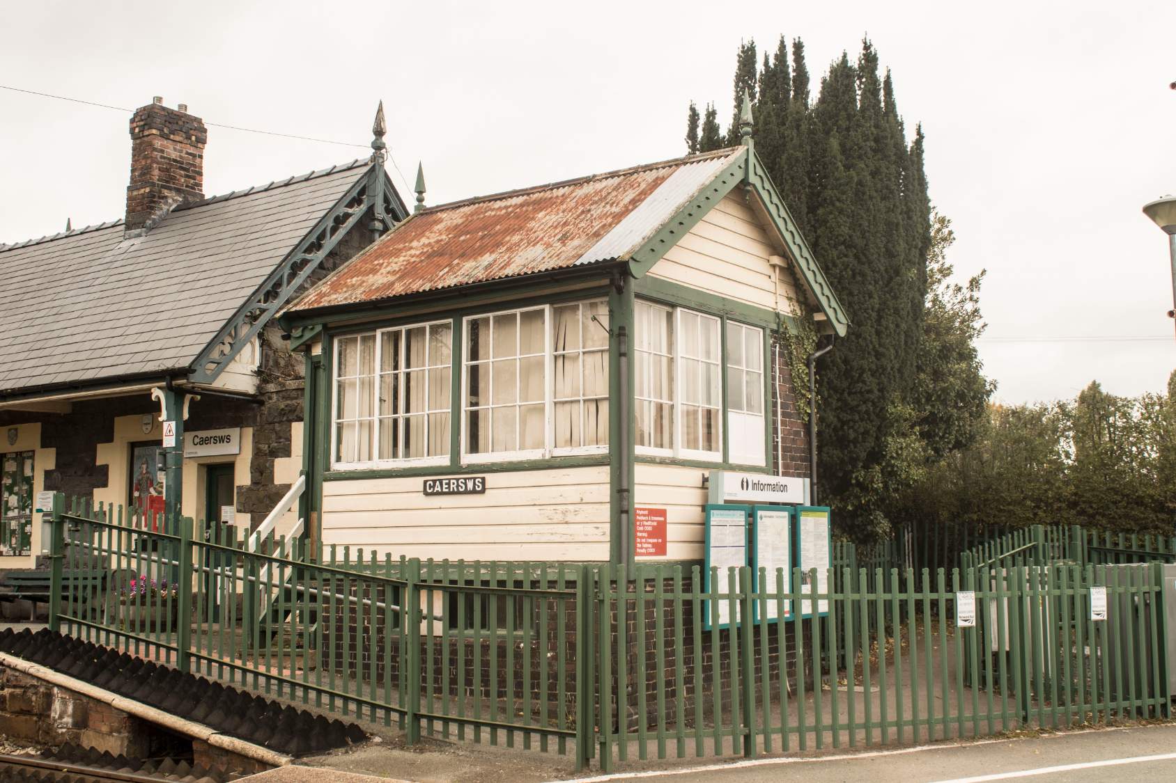 Solve Cambrian Line 08-10-2018 Caersws Signal Box 01 jigsaw puzzle ...