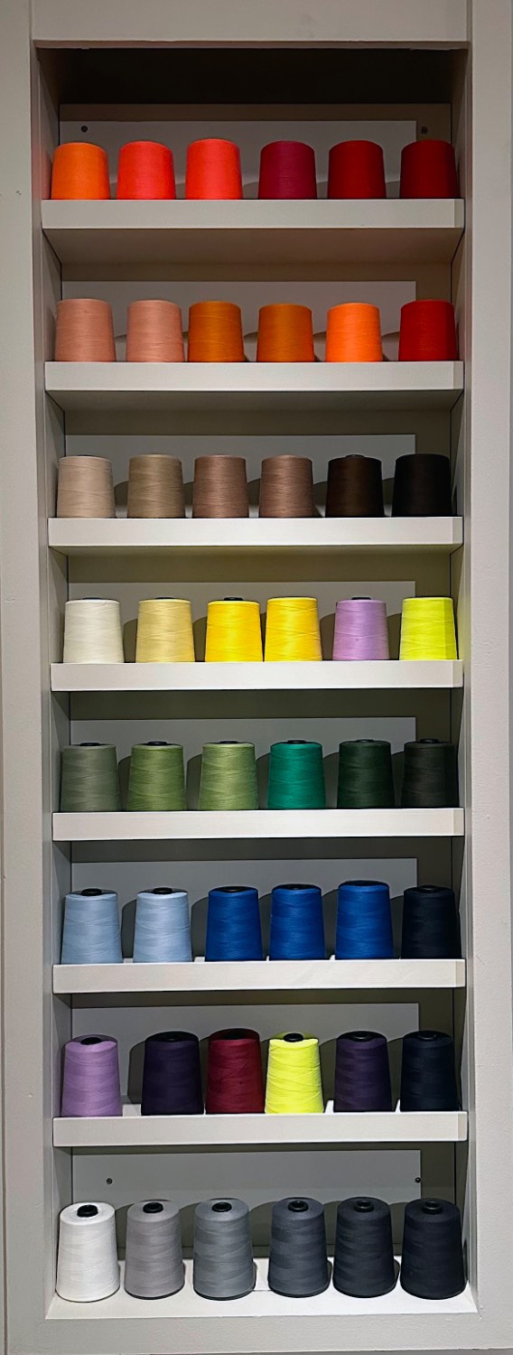 Solve Color Threads jigsaw puzzle online with 90 pieces