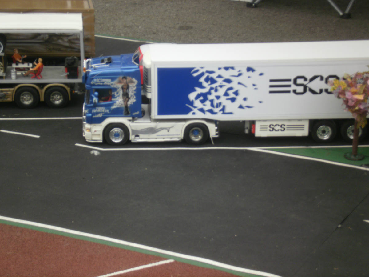 Solve Scania v8 model jigsaw puzzle online with 48 pieces