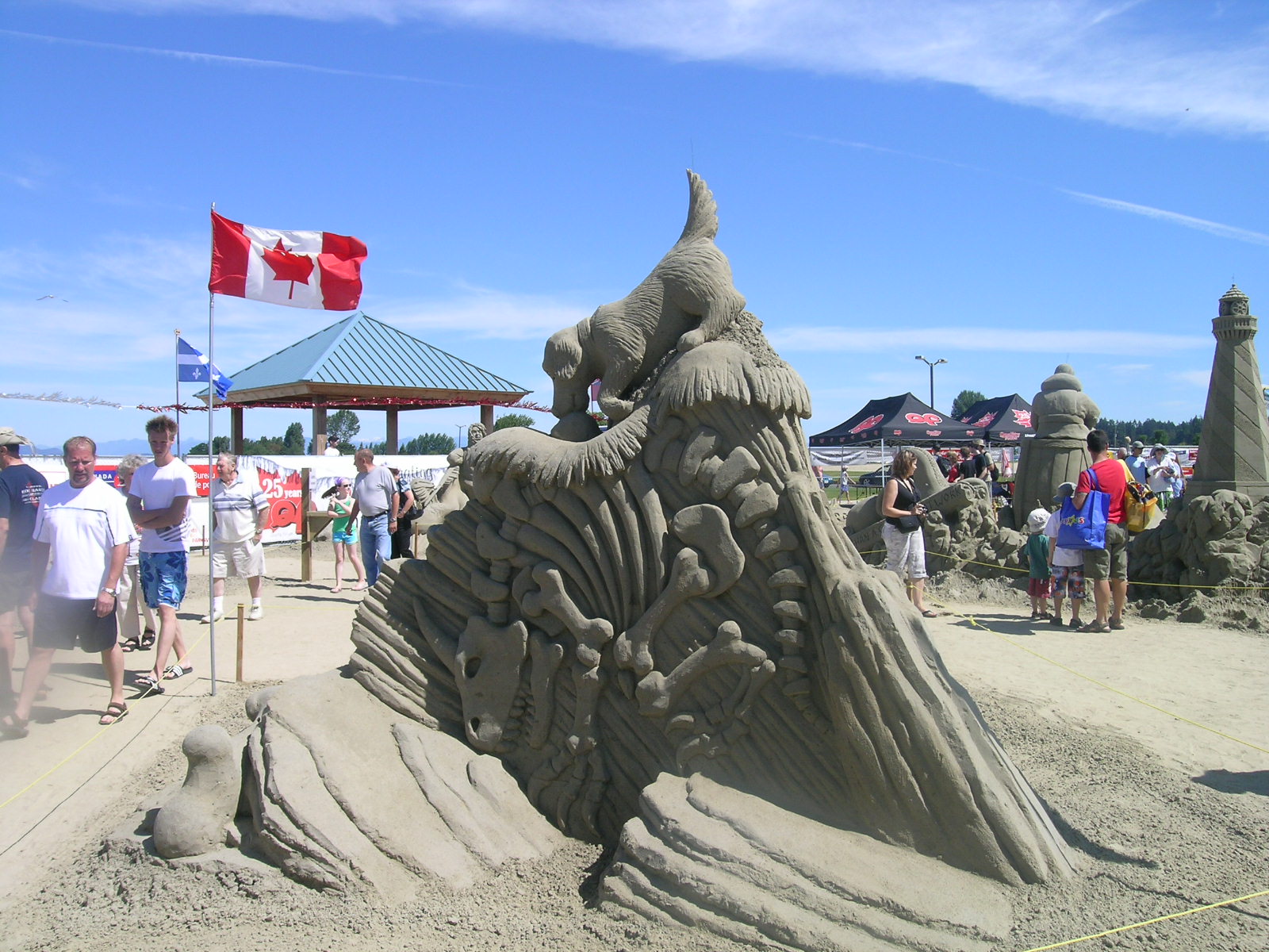 Solve SAND SCULPTING jigsaw puzzle online with 300 pieces