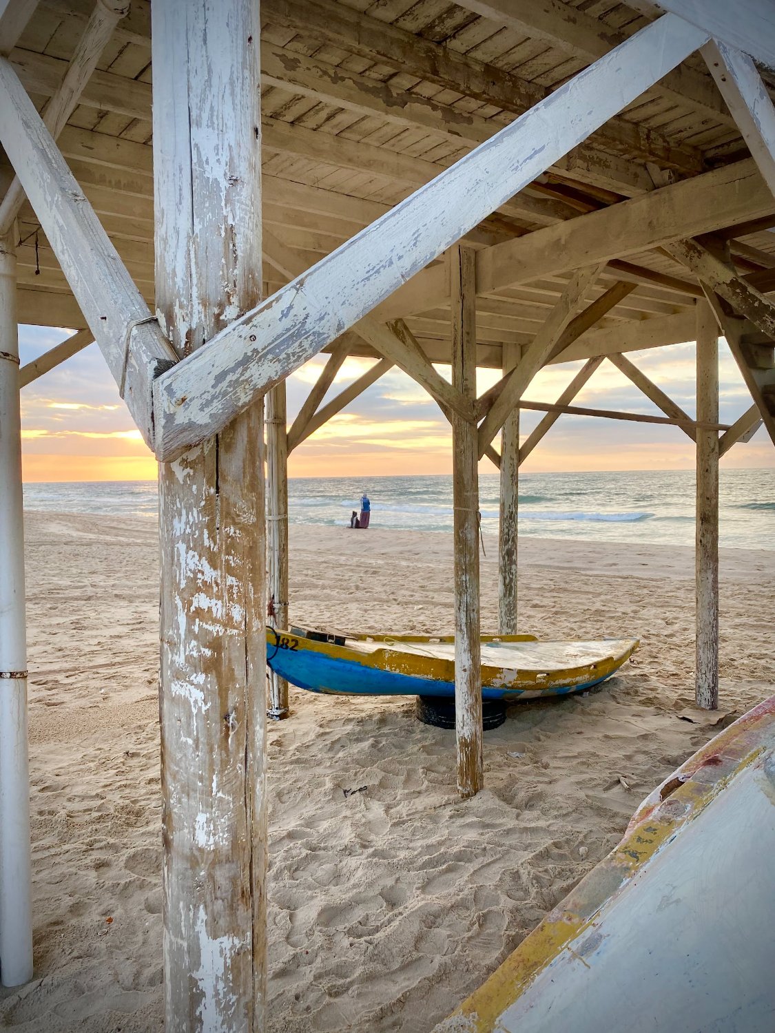 Solve Gaza beach in winter jigsaw puzzle online with 48 pieces