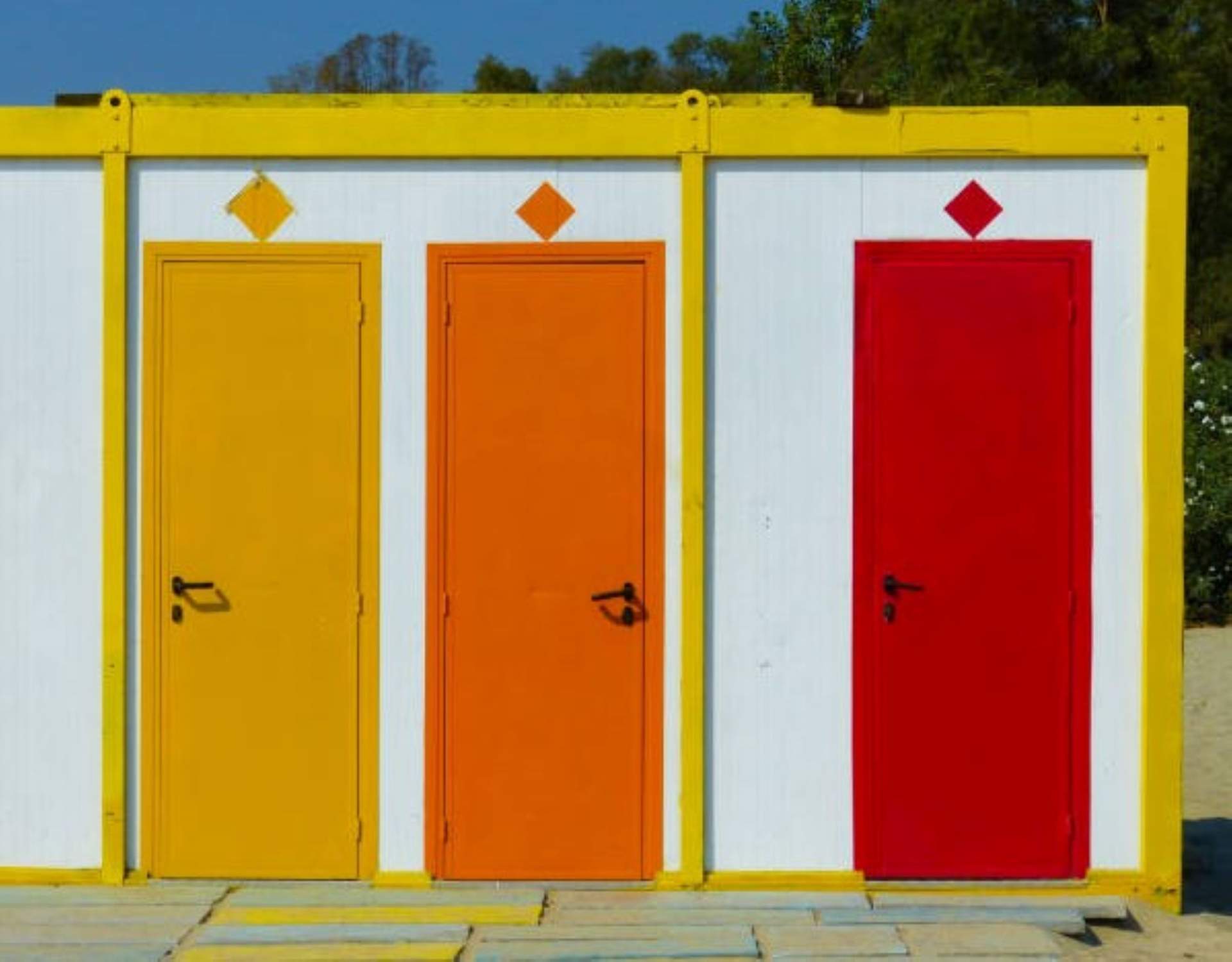 Solve Doors jigsaw puzzle online with 300 pieces