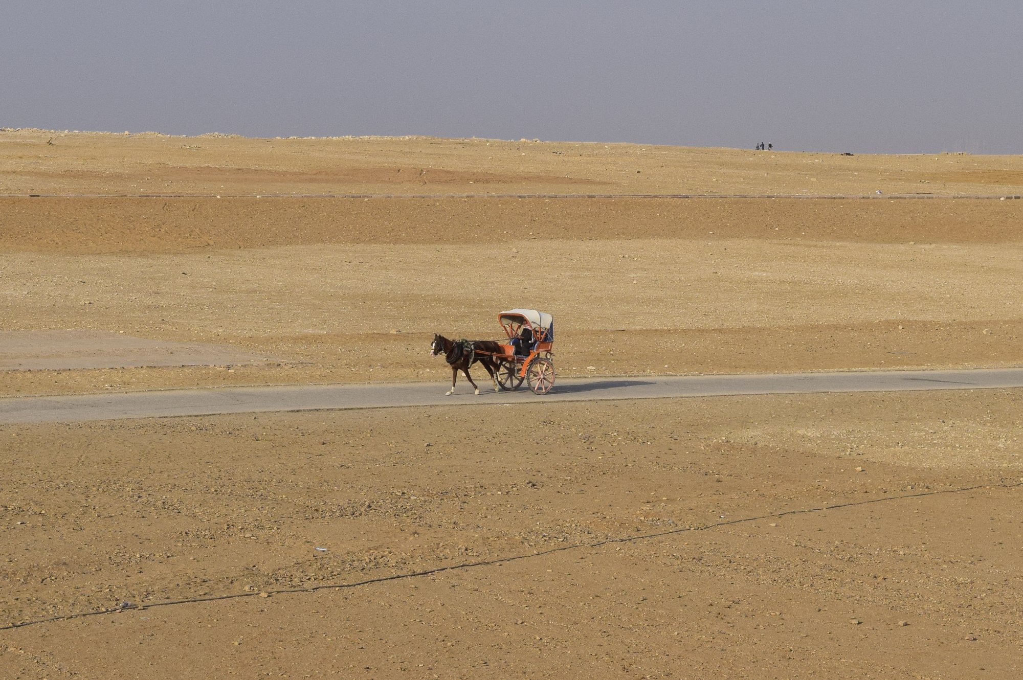 Solve On the way to the Pyramids jigsaw puzzle online with 70 pieces