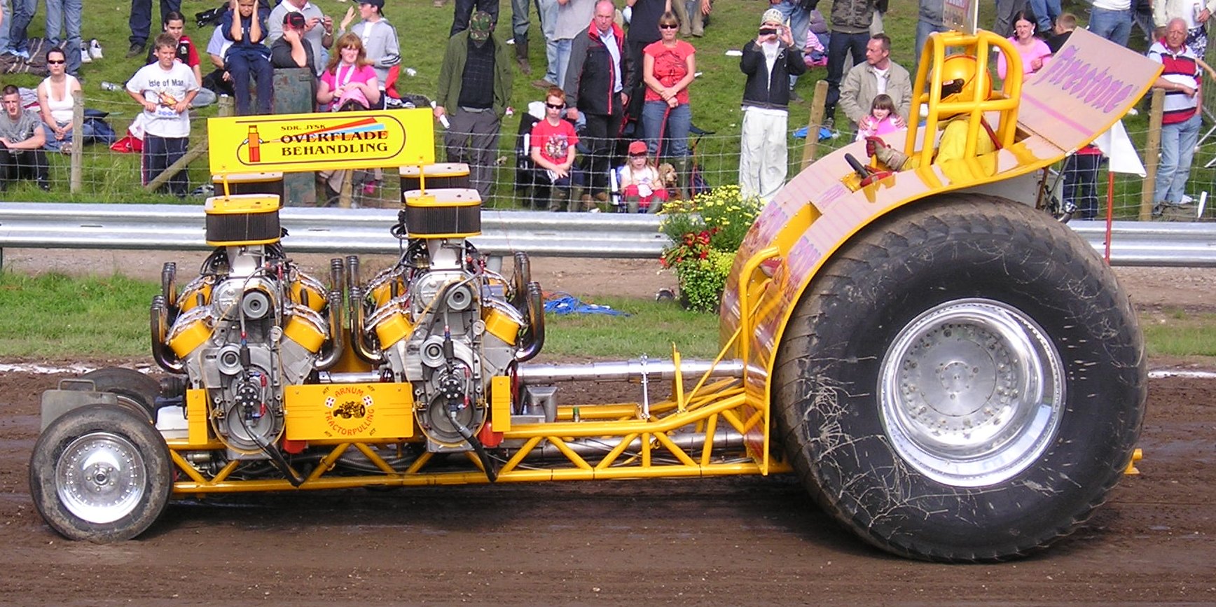 Solve Tractor Pulling Tractor jigsaw puzzle online with 98 pieces