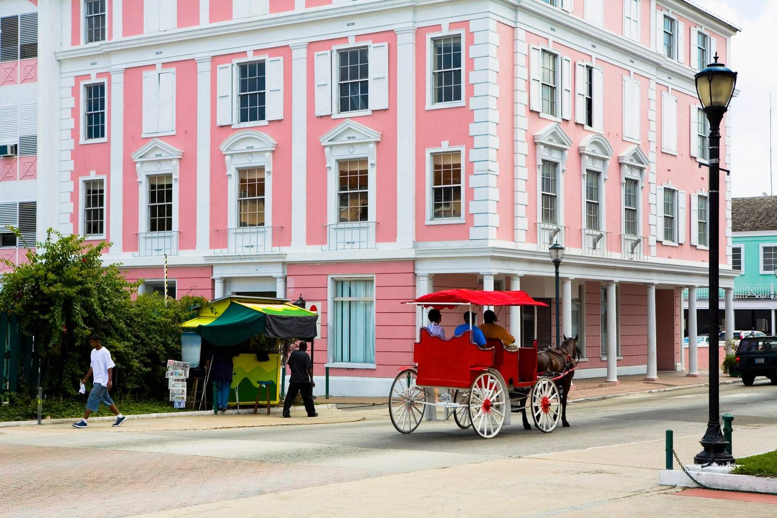 Solve Pink building, Nassau, Bahamas jigsaw puzzle online with 117 pieces