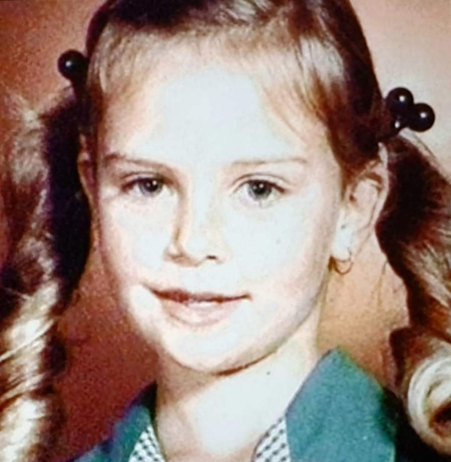Solve Young Girl Can You Guess Jigsaw Puzzle Online With 16 Pieces