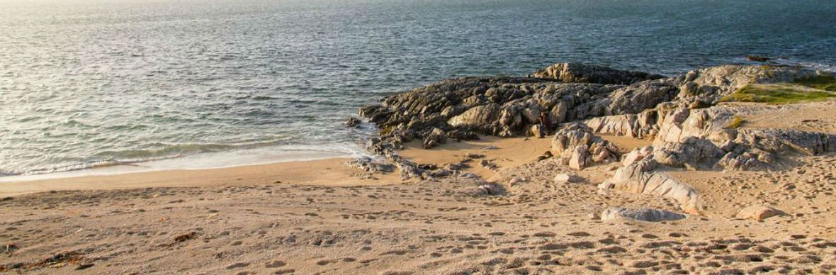 Solve ten-secret-spots-coral-strand jigsaw puzzle online with 30 pieces
