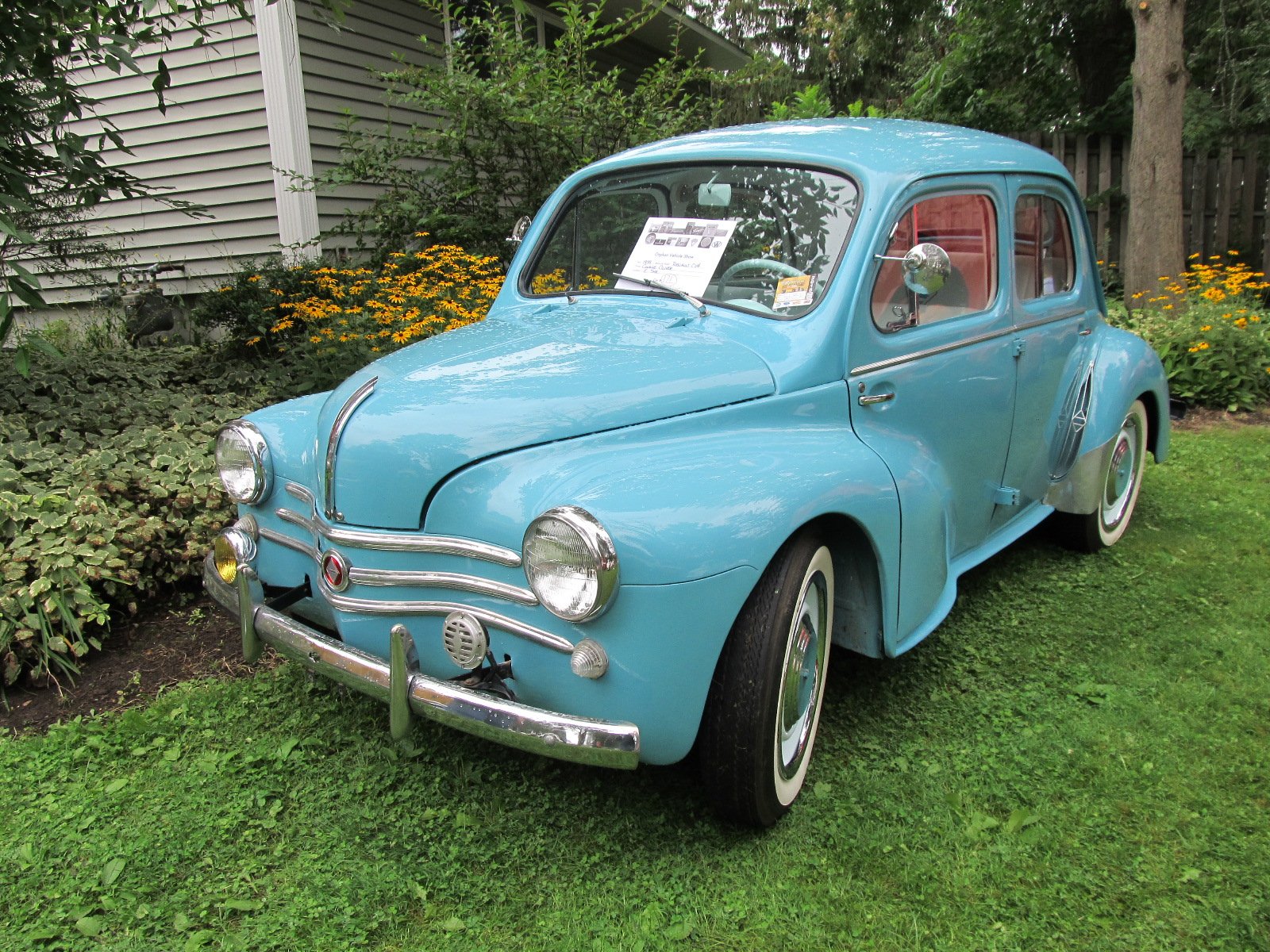 Solve 1959 Renault CV4 jigsaw puzzle online with 99 pieces