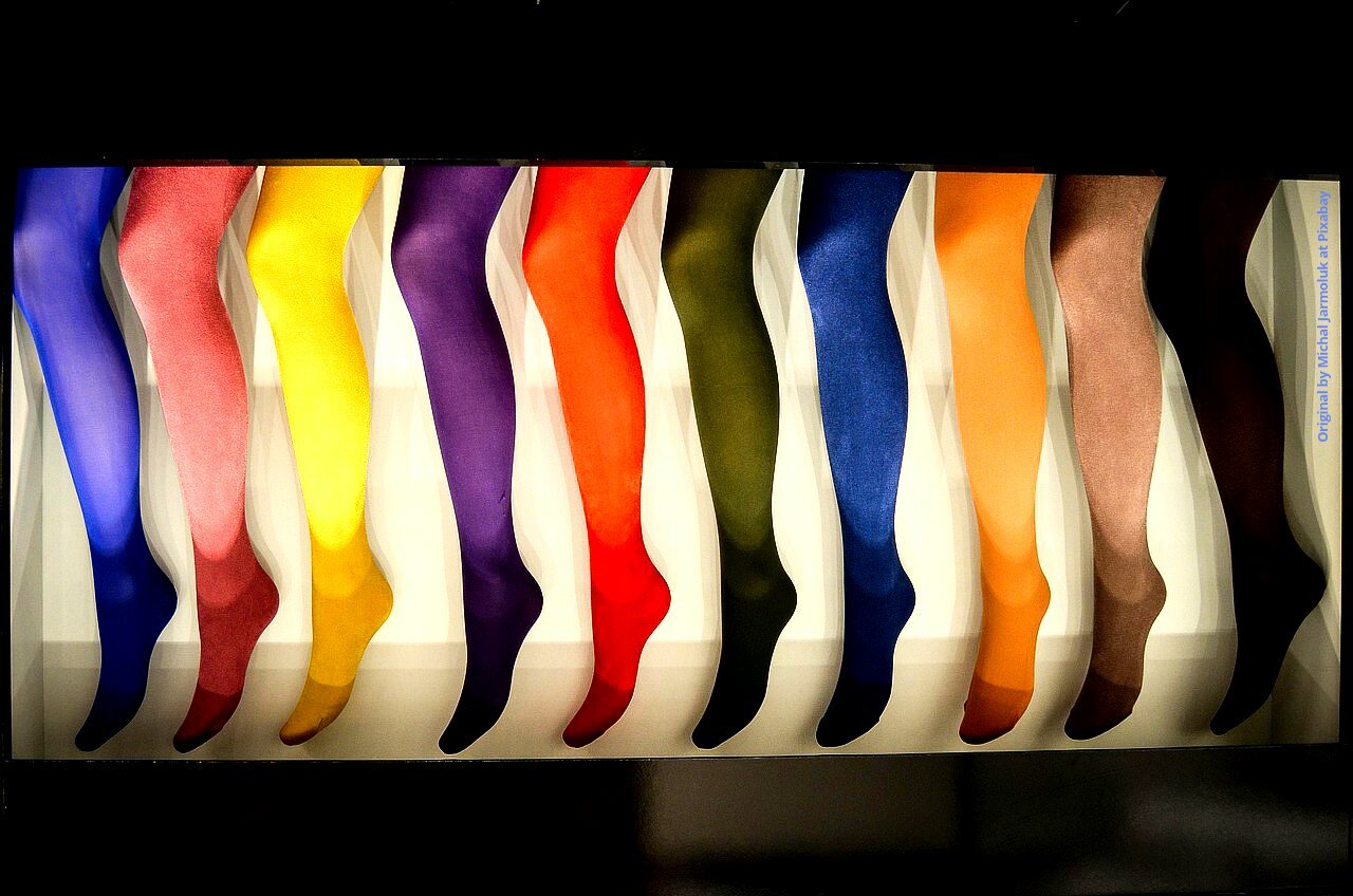 Solve Legs 💃 jigsaw puzzle online with 77 pieces