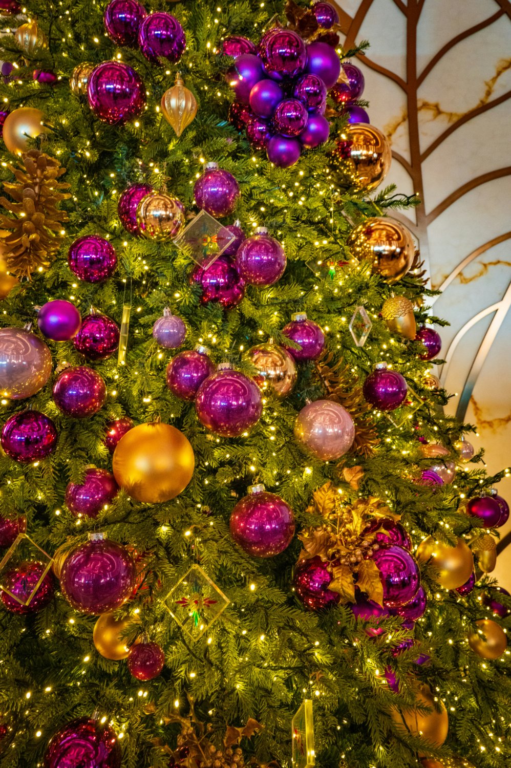Solve Christmas tree jigsaw puzzle online with 40 pieces