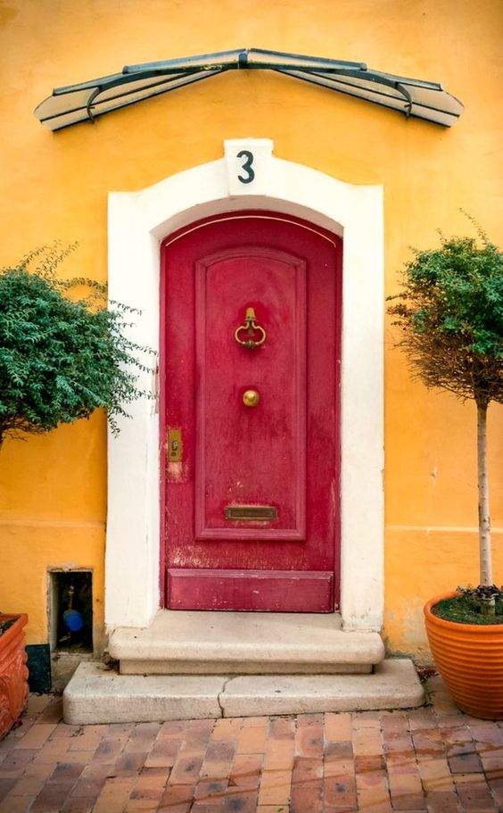 Solve BEAUTIFUL DOOR jigsaw puzzle online with 60 pieces