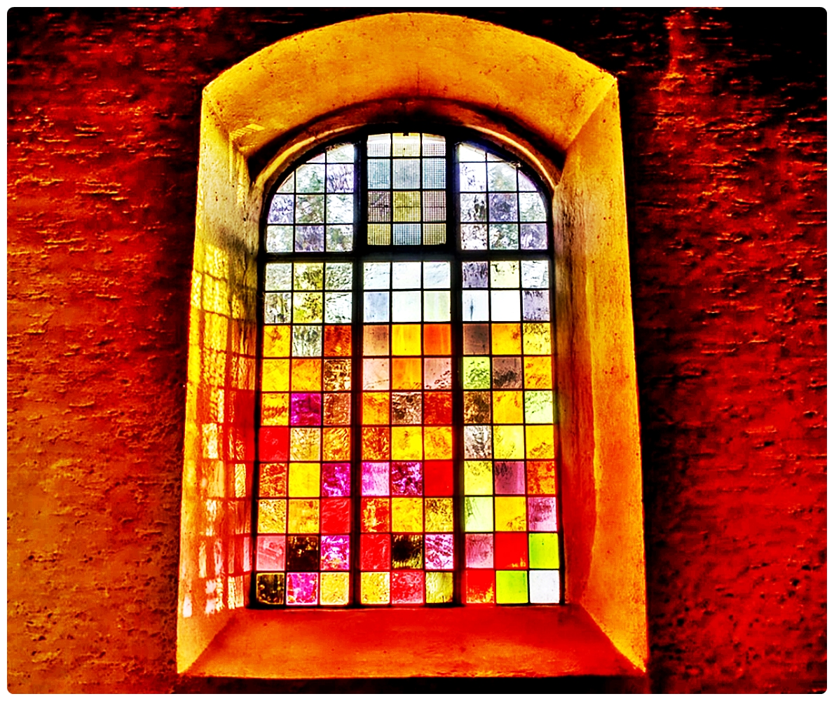 Solve Stained Glass Church Window jigsaw puzzle online with 304 pieces