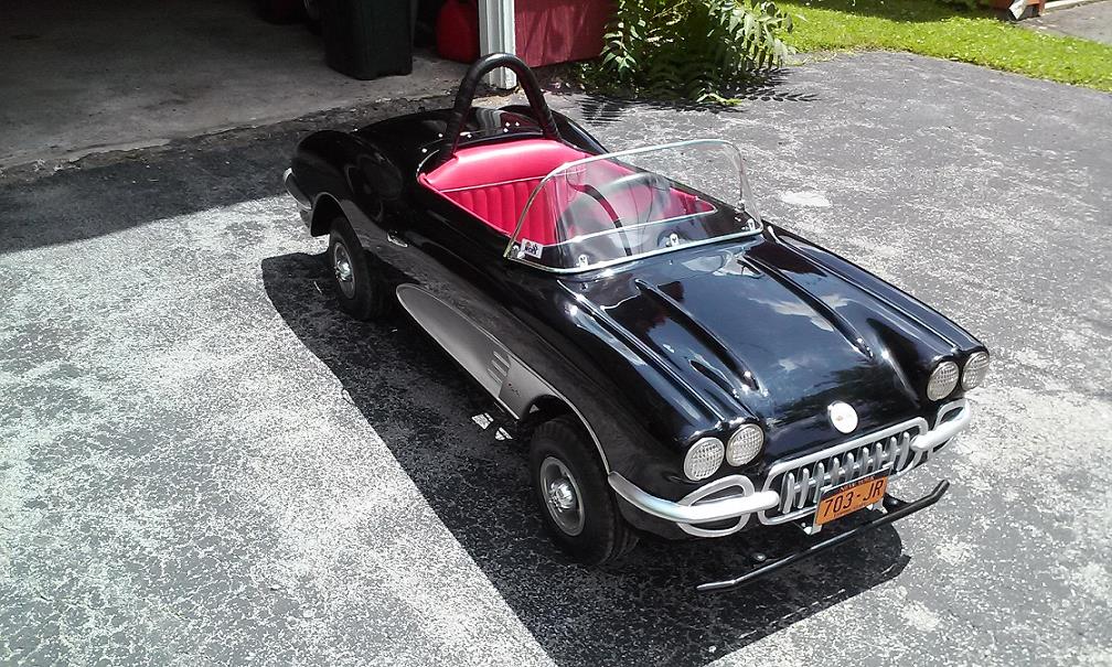 Solve Corvette Go-Kart jigsaw puzzle online with 112 pieces