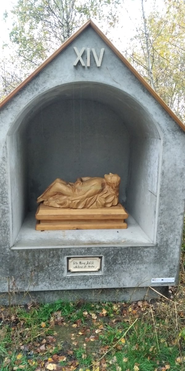 Solve Všechny sochy které jsou podél Křížové cesty až po hrob Pána ...