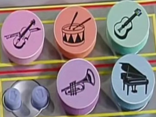 Solve musical instruments push button jigsaw puzzle online with 12 pieces