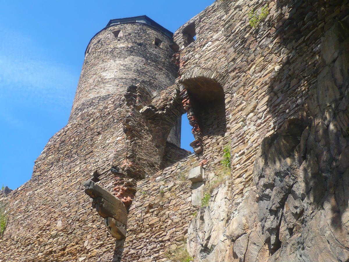 Solve Česko zřícenina Hasištejn (castle Hassenstein ) jigsaw puzzle ...