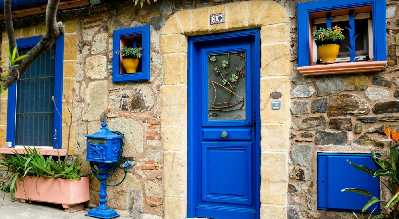 Solve blue_door jigsaw puzzle online with 112 pieces