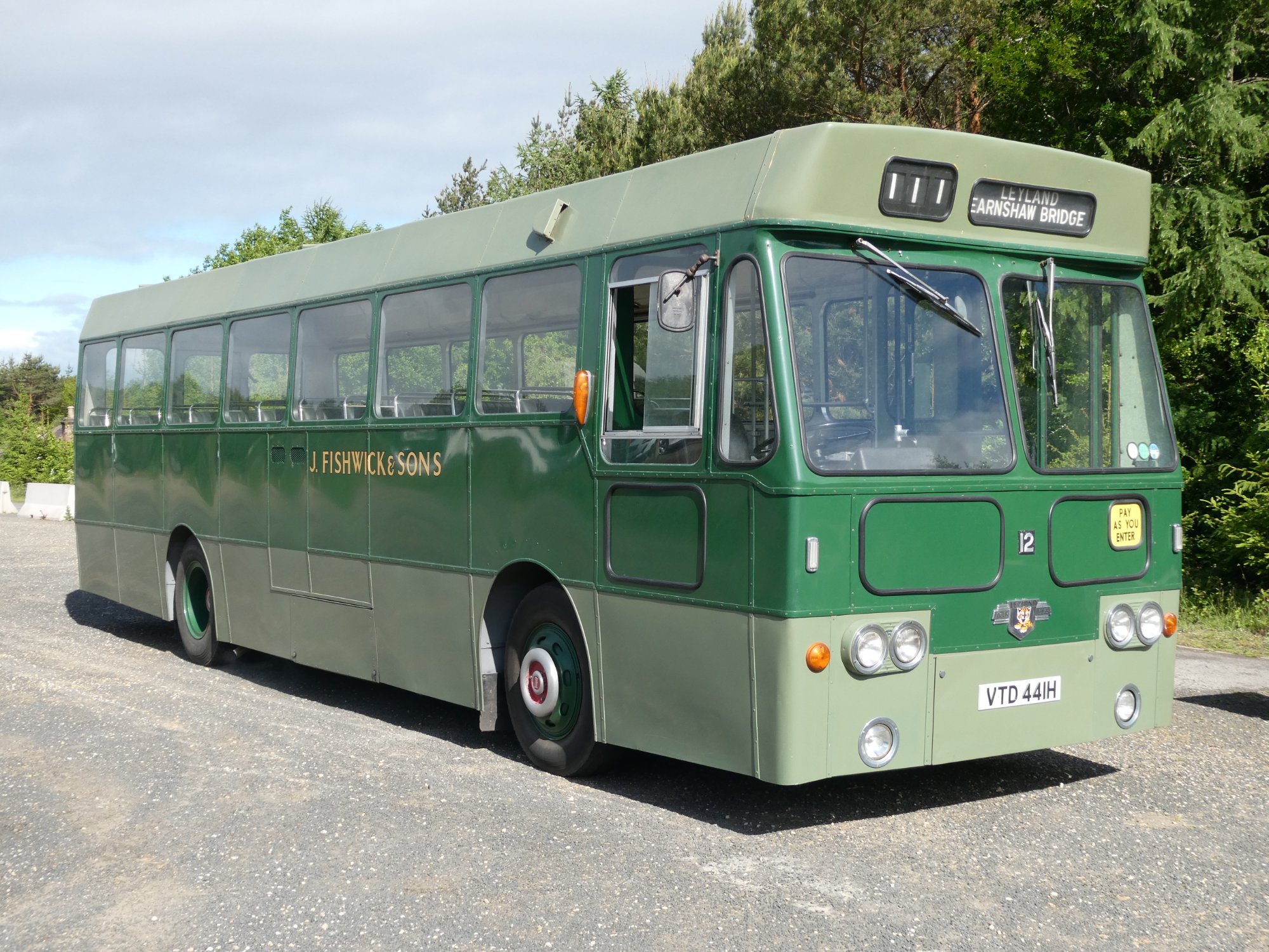 Solve 1970 Leyland Tiger Cub Bus jigsaw puzzle online with 108 pieces