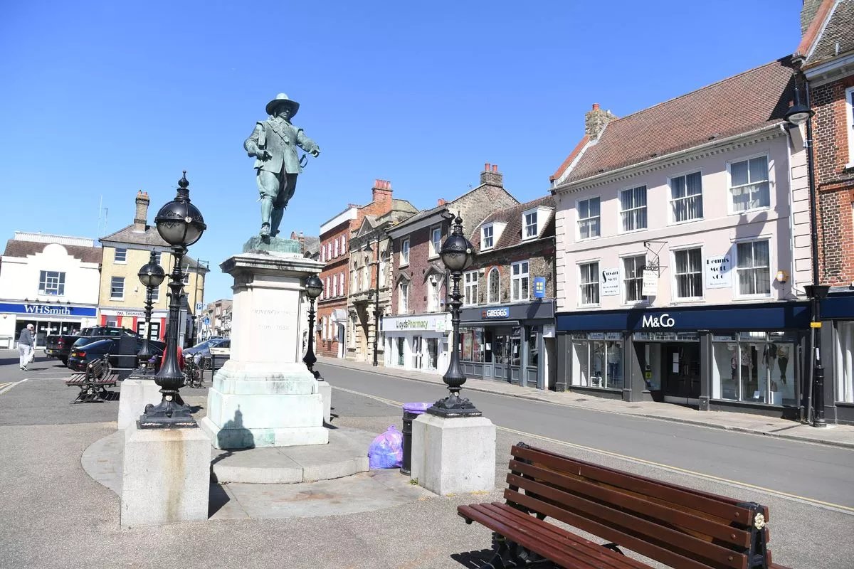 Solve The Statue of Oliver Cromwell, The Pavement, St Ives ...