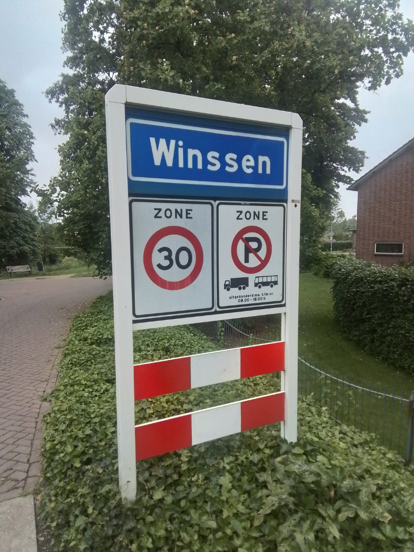 Solve Winssen Gelderland Netherlands jigsaw puzzle online with 12 pieces